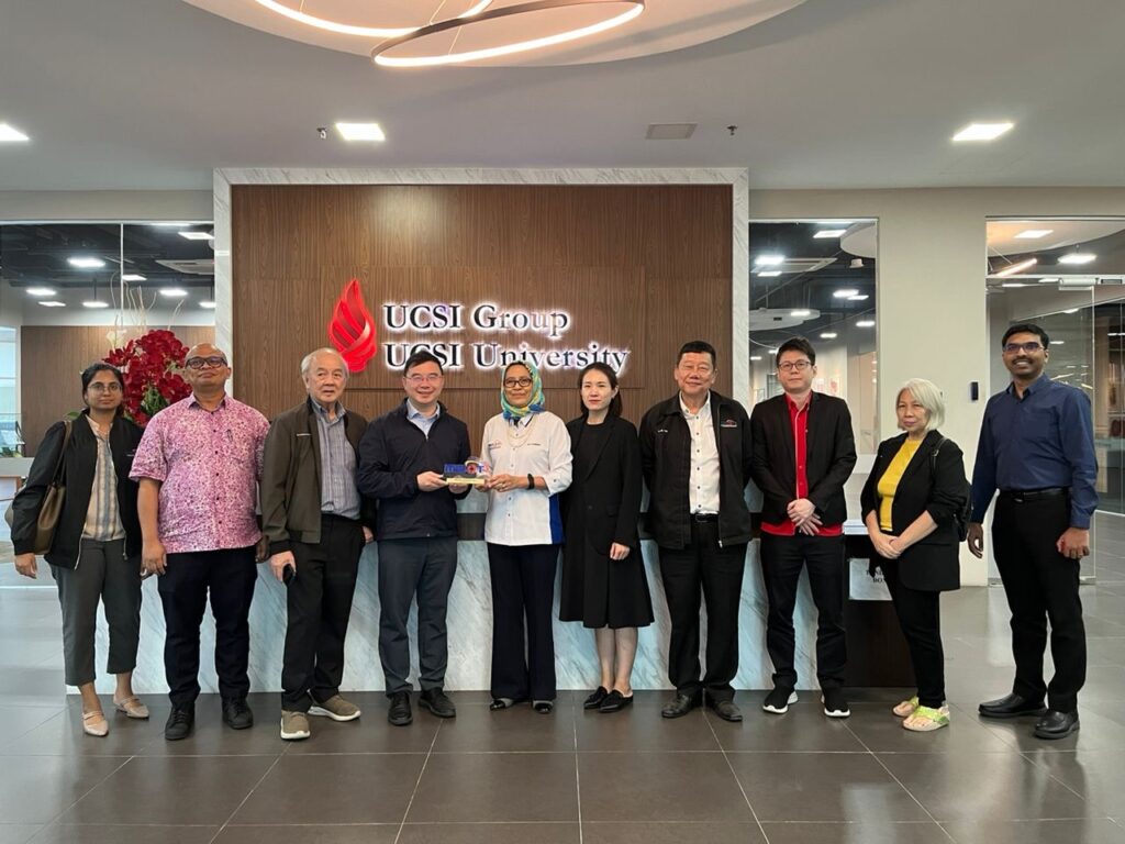 AETDEW Deputy President at MOU exchange between MBOT, CCPIT-CSC and ...